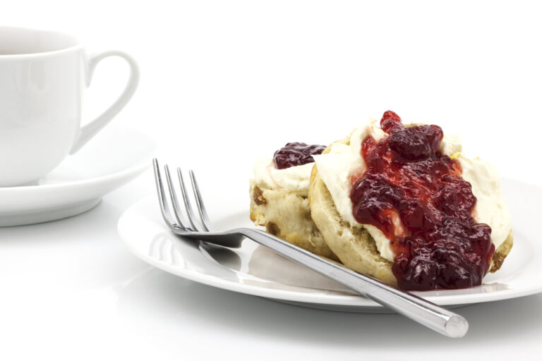 How to eat a scone: cream or jam first?